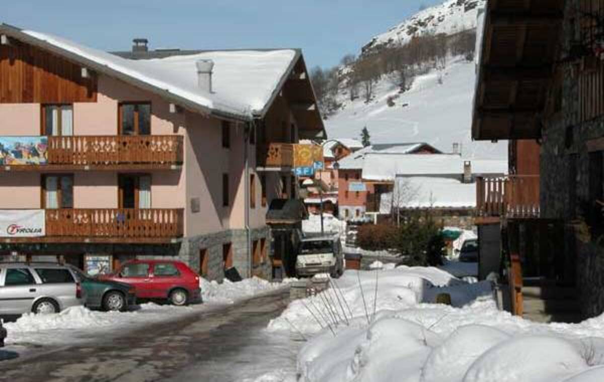 Resort guide Le Bettex: maps, restaurants & information | AlpineAnswers ...