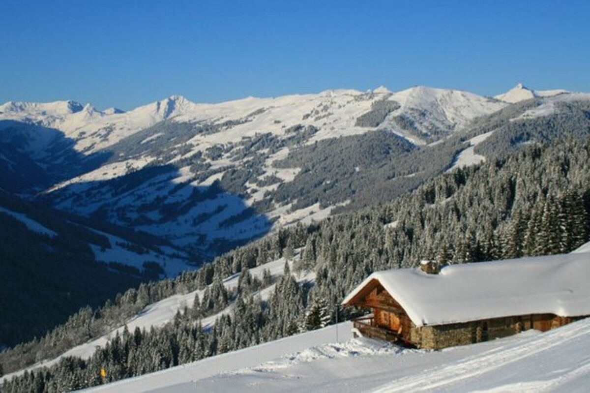 Resort guide Saalbach: maps, restaurants & information | AlpineAnswers ...