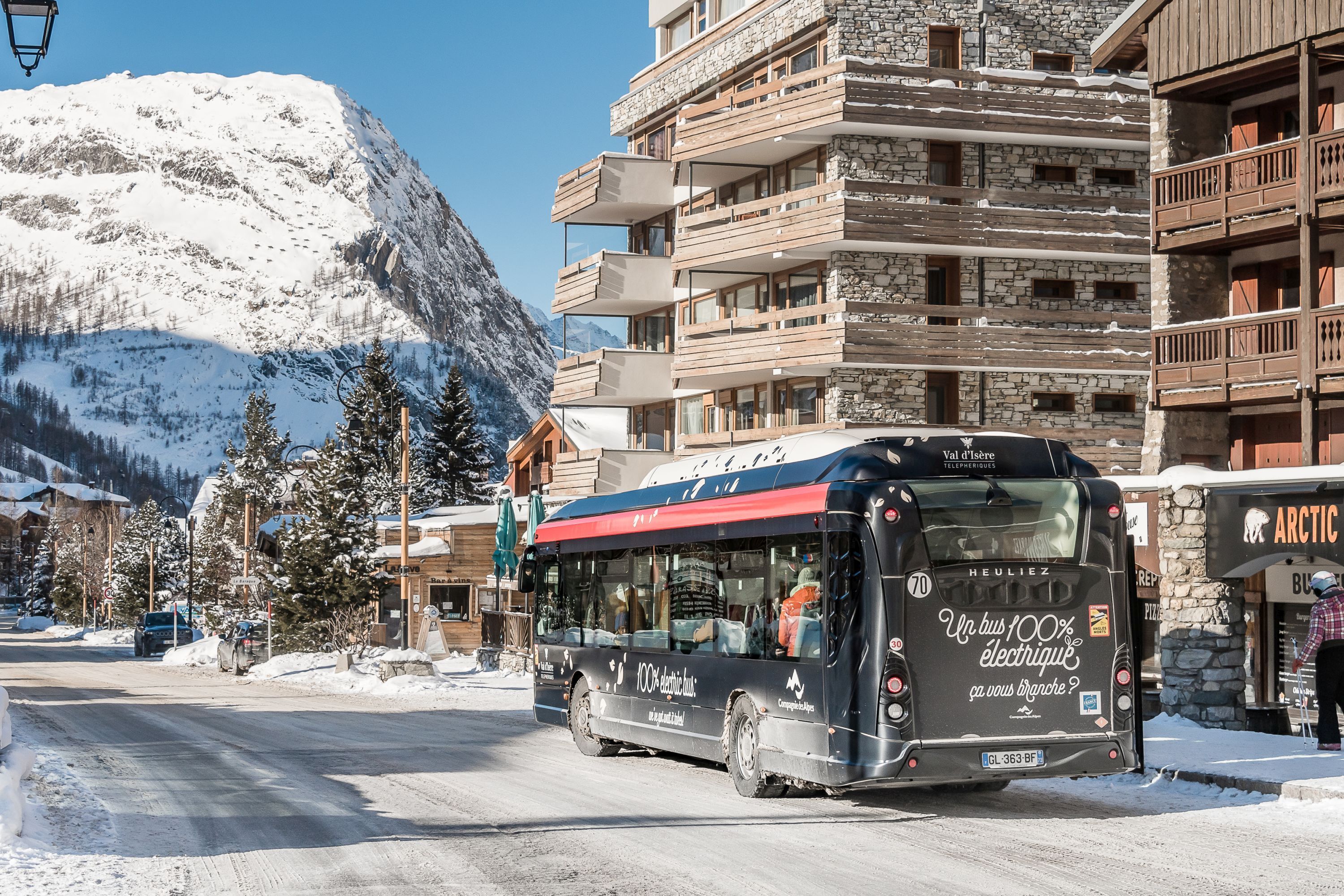 Resort guide Val d'Isere: maps, restaurants & information ...